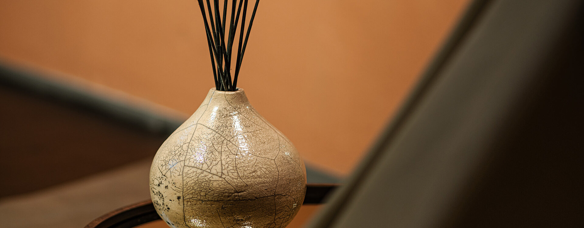 Euthalia Fragrances - Euthalia Fragrances presenta la collezione di vasi in ceramica Raku